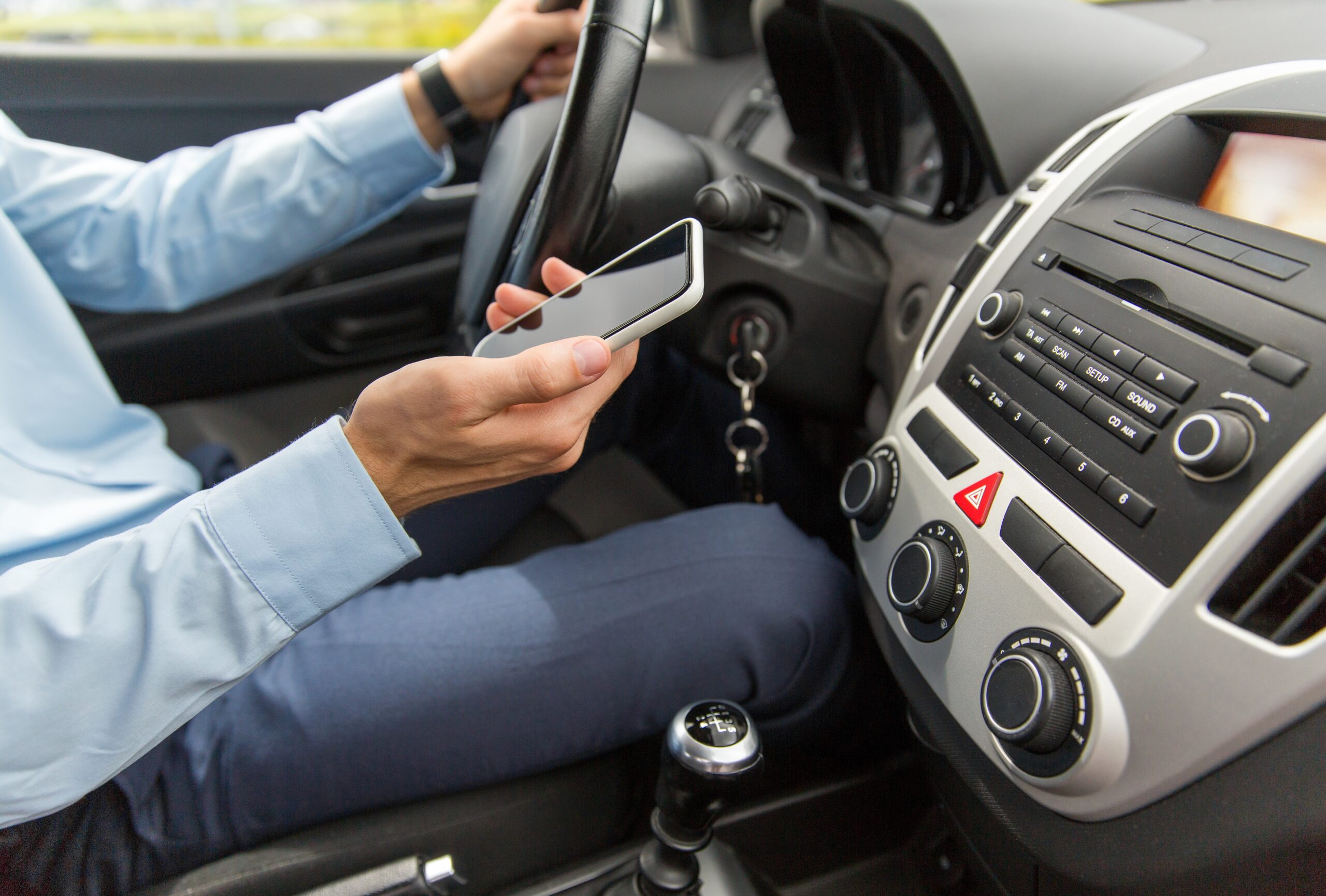 Top 10 Driving Distractions & Reasons For Car Crashes - Avoid Being a ...